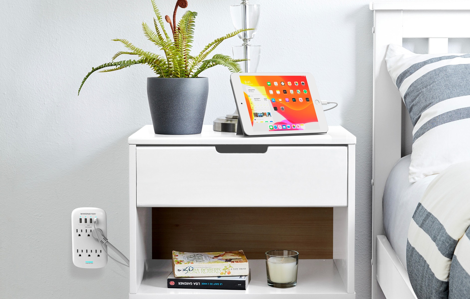 Monster - Wall Surge Protector, 6 AC, 4 USB-A, WHT